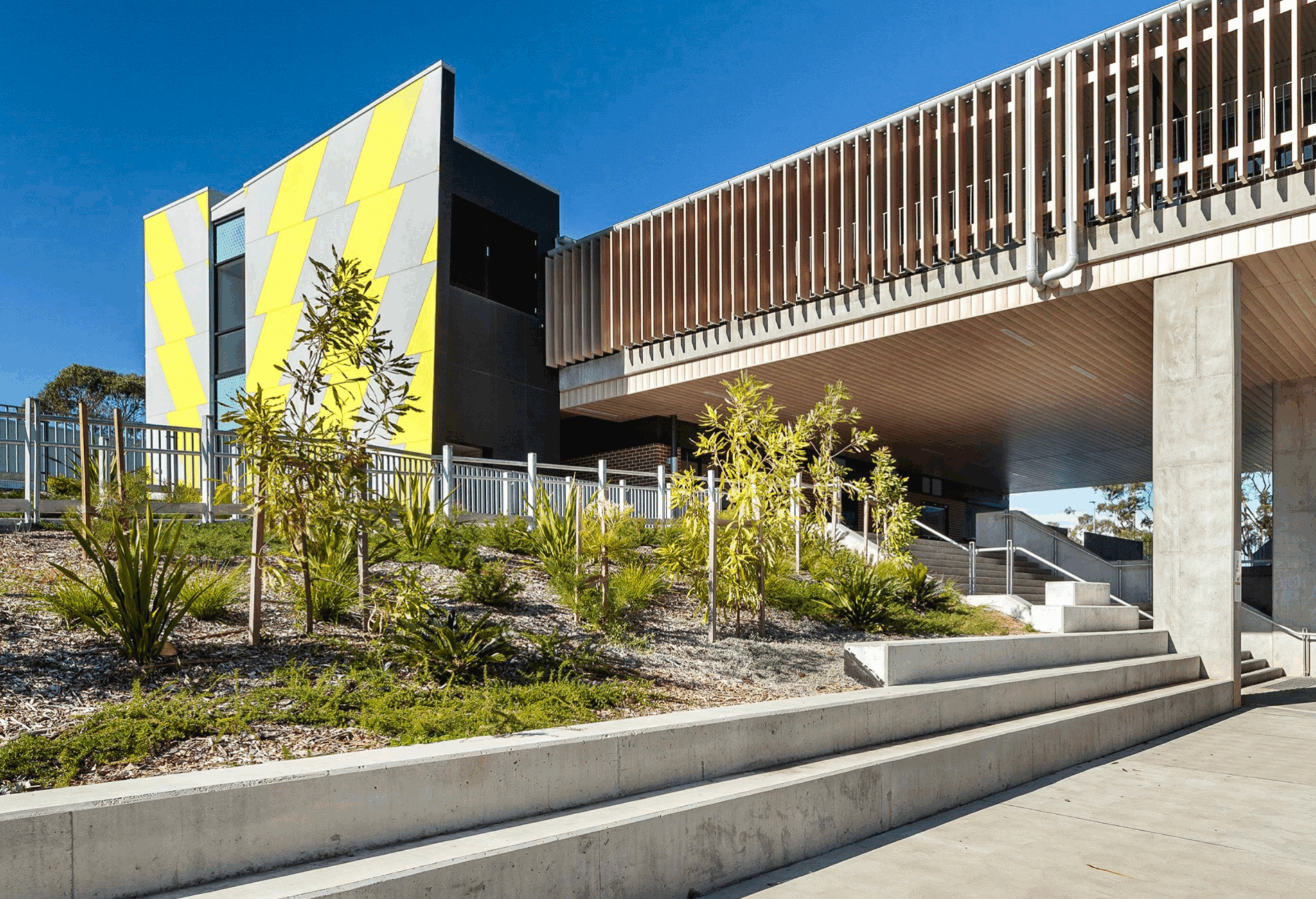 Hunter Sports High School | DecoClad® & DecoBatten® | DECO
